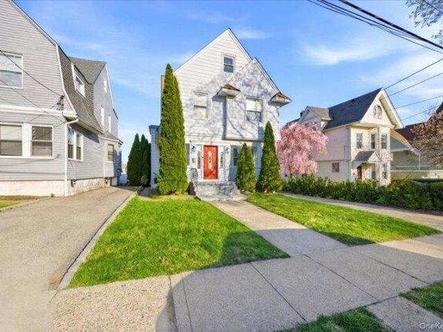 house with 6 bedroom, Yonkers NY DLS101783764