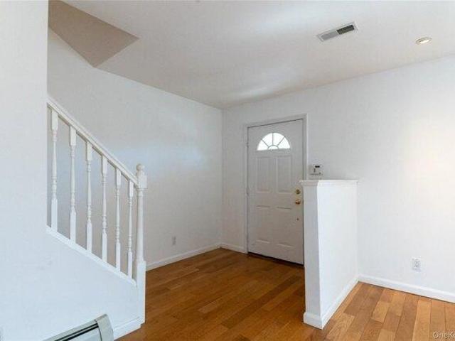 house with 6 bedroom, Yonkers NY DLS102279356
