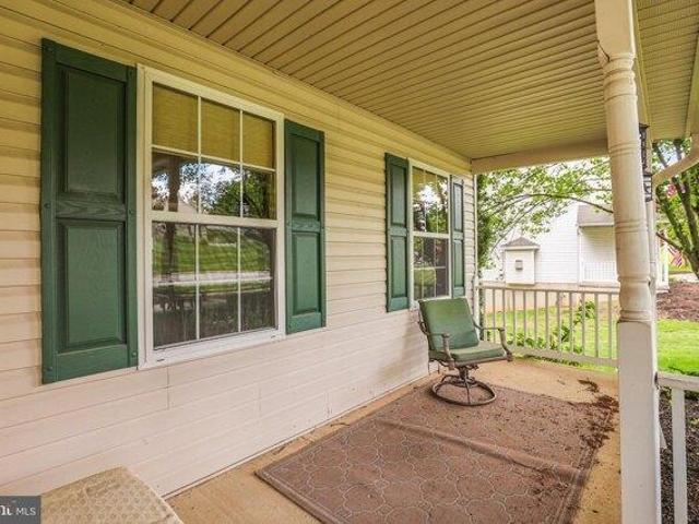 house with 6 bedroom, York PA ES104899892