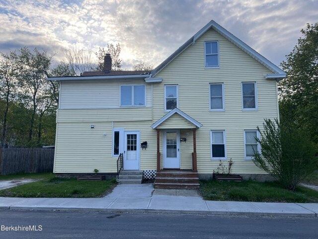 house with 6 bedroom, Adams MA DS102583117