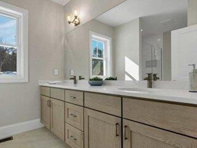 house with 6 bedroom, Amherst NH ES104792474