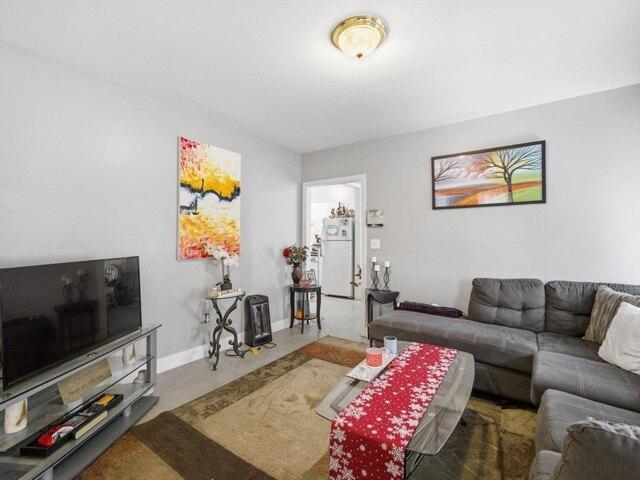 house with 6 bedroom, Attleboro MA DS102344568