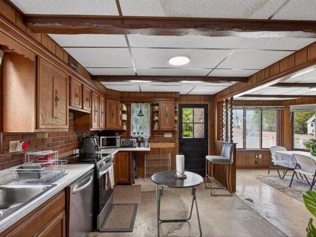house with 6 bedroom, Attleboro MA DS104375353