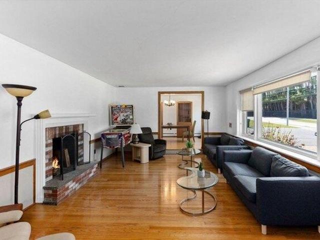house with 6 bedroom, Attleboro MA ES103163261