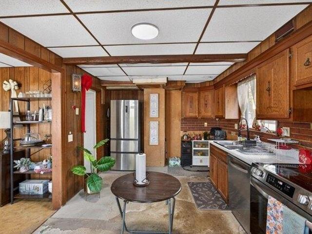 house with 6 bedroom, Attleboro MA ES104375353