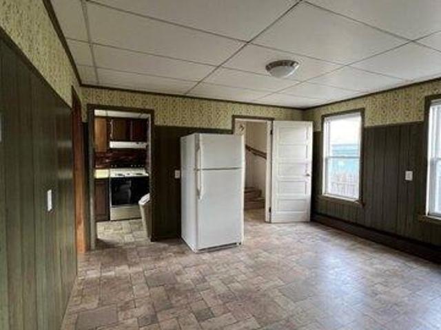 house with 6 bedroom, Attleboro MA ES105192239