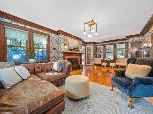 house with 6 bedroom, Attleboro MA ES105258836