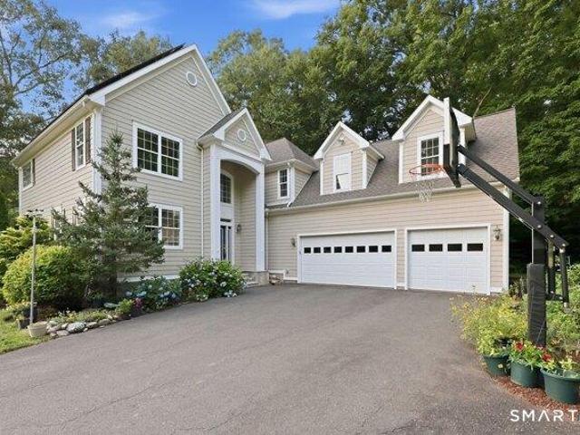 house with 6 bedroom, Avon CT ES104042023