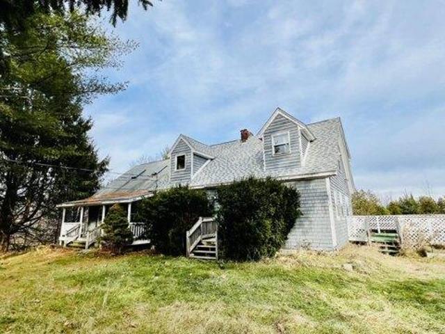 house with 6 bedroom, Bangor ME DLS103128348