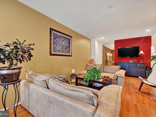 house with 6 bedroom, Baltimore MD ES103604206