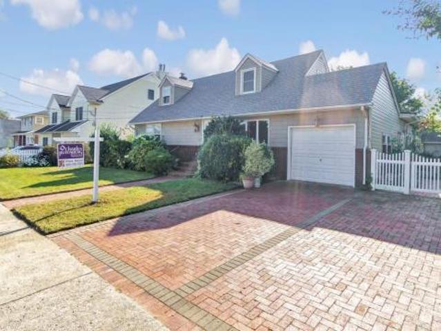 house with 6 bedroom, Baldwin NY ES72692134