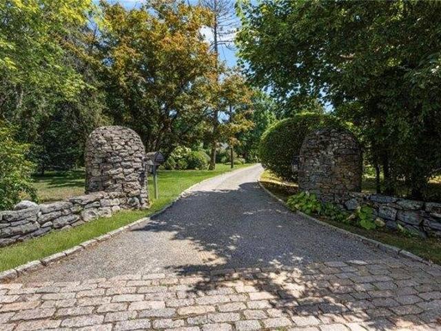 house with 6 bedroom, Barrington RI ES104810545