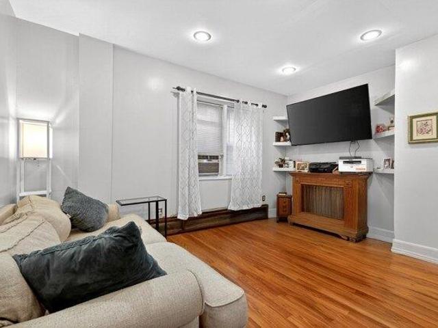 house with 6 bedroom, Bayonne NJ DLS103071783