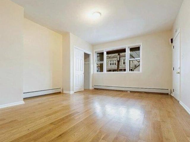 house with 6 bedroom, Bayonne NJ DS104114710