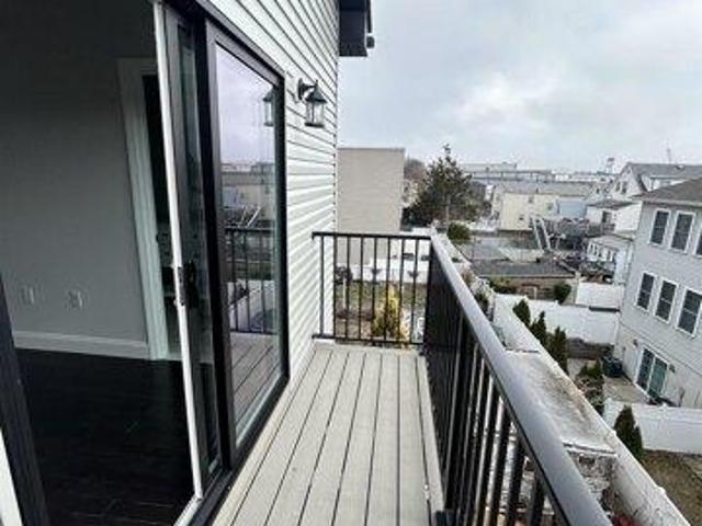 house with 6 bedroom, Bayonne NJ DS104410439