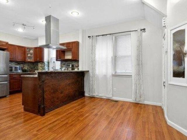house with 6 bedroom, Bayonne NJ ES104408901