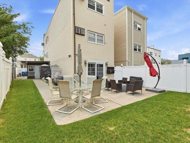 house with 6 bedroom, Bayonne NJ ES104757523