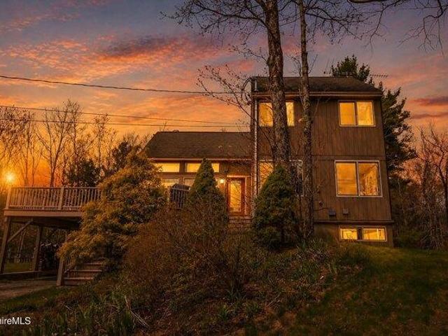 house with 6 bedroom, Becket MA DS102254658