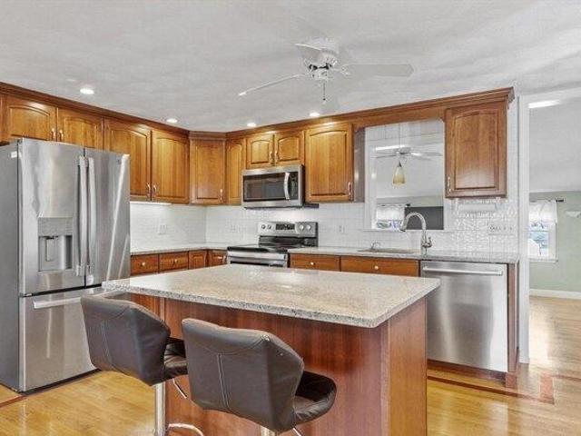 house with 6 bedroom, Bedford MA DLS102280023