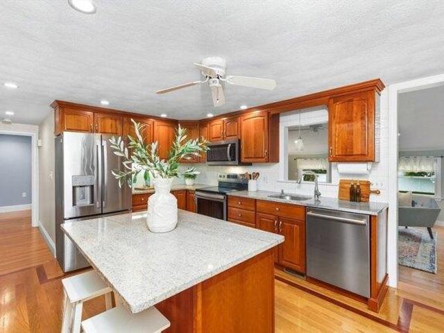 house with 6 bedroom, Bedford MA ES104848088