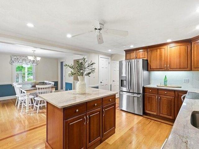 house with 6 bedroom, Bedford MA ES104920003