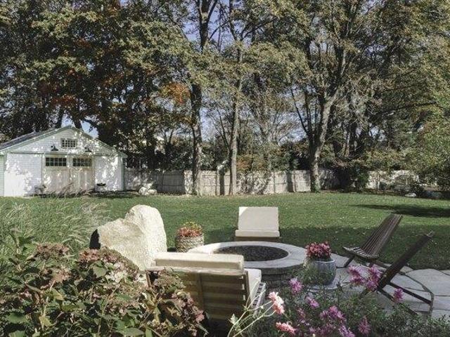 house with 6 bedroom, Beverly MA ES102962277