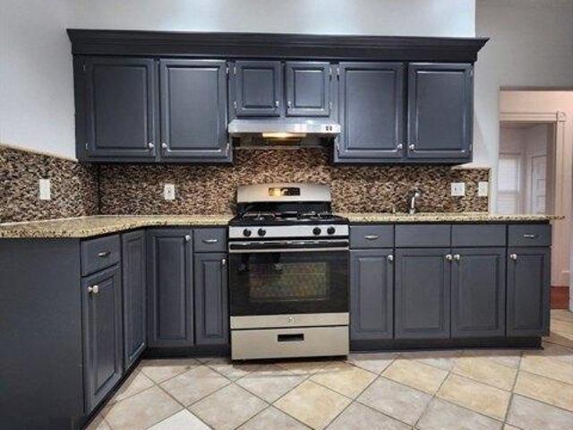 house with 6 bedroom, Boston MA DLS102478880