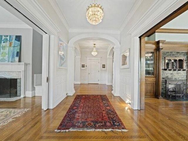house with 6 bedroom, Boston MA DLS102961882