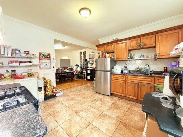 house with 6 bedroom, Boston MA DLS103097966