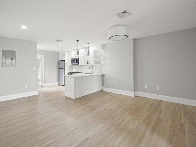 house with 6 bedroom, Boston MA DS102121653