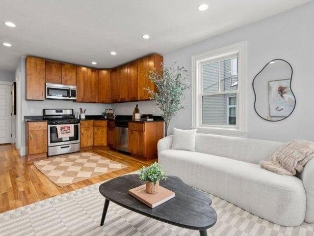 house with 6 bedroom, Boston MA ES103100641