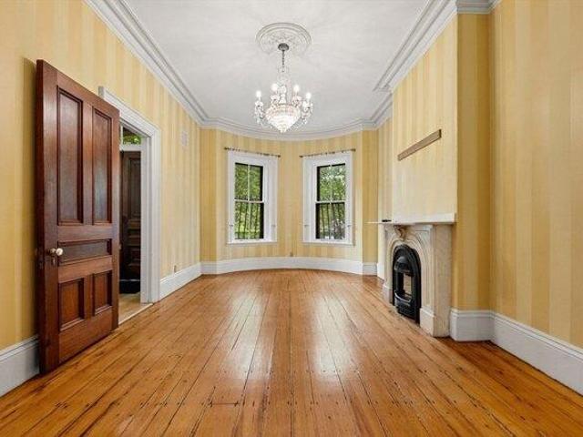 house with 6 bedroom, Boston MA ES103251260