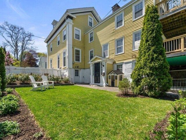 house with 6 bedroom, Boston MA ES104761185