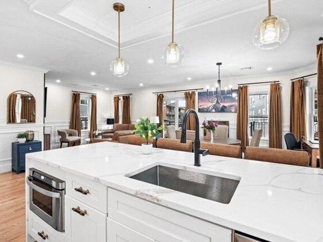 house with 6 bedroom, Boston MA ES104790039