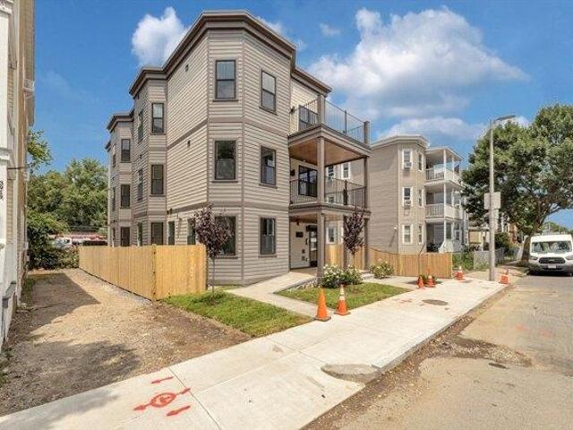 house with 6 bedroom, Boston MA ES104809689
