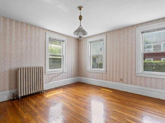 house with 6 bedroom, Boston MA ES104811454