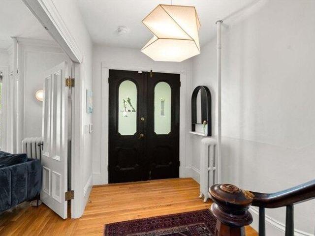 house with 6 bedroom, Boston MA ES104811084