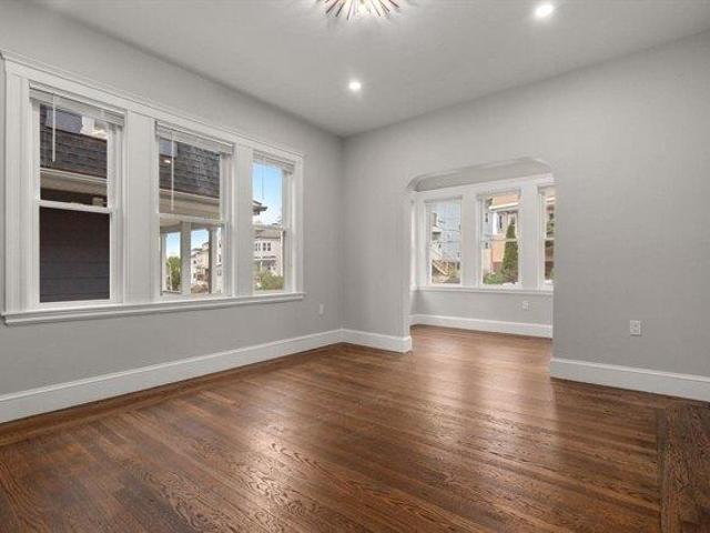 house with 6 bedroom, Boston MA ES104151587