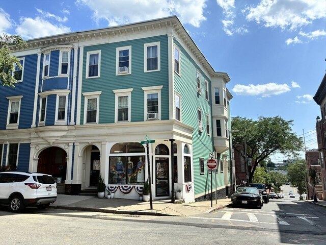 house with 6 bedroom, Boston MA ES104263516