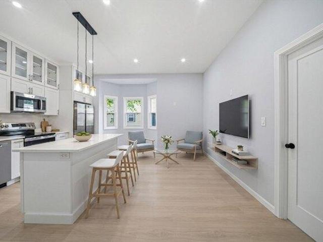 house with 6 bedroom, Boston MA ES104331450