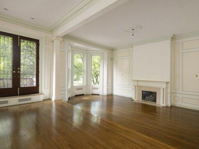 house with 6 bedroom, Boston MA ES105058931