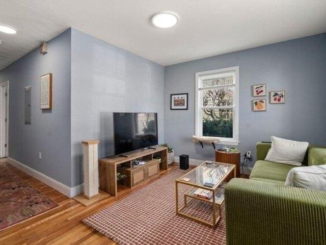 house with 6 bedroom, Boston MA ES105105780
