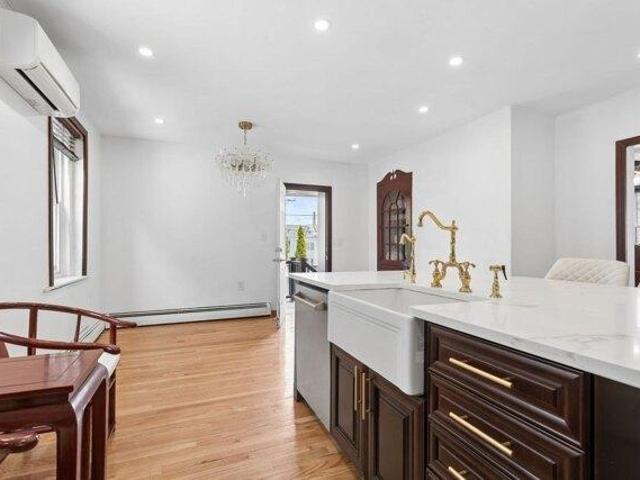 house with 6 bedroom, Boston MA ES105140492