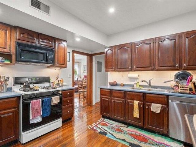 house with 6 bedroom, Boston MA ES105240138