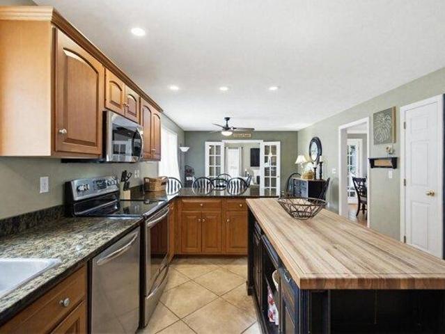 house with 6 bedroom, Bow NH DLS102761807