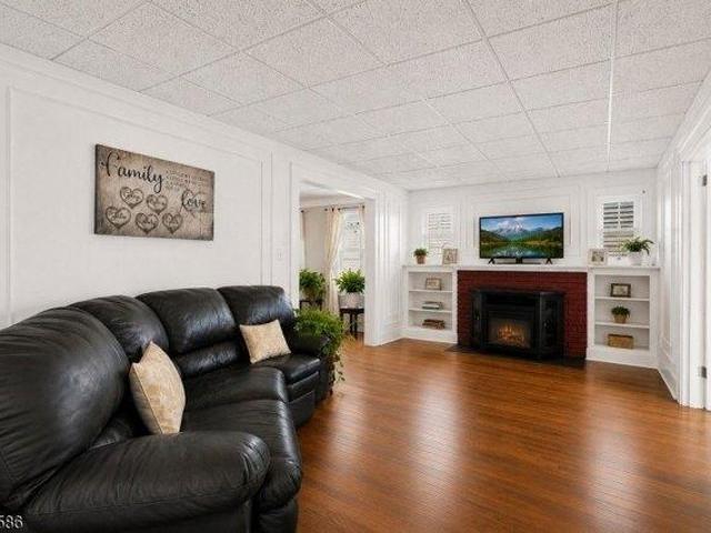 house with 6 bedroom, Bloomfield NJ DS104235912