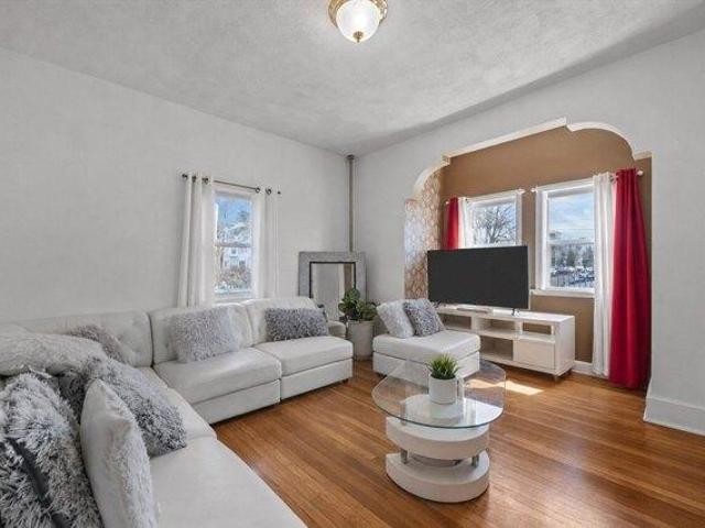 house with 6 bedroom, Brockton MA DS102371150