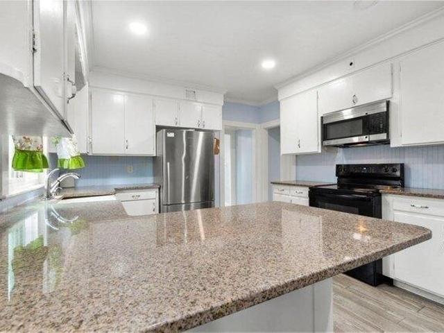 house with 6 bedroom, Brockton MA ES104833626