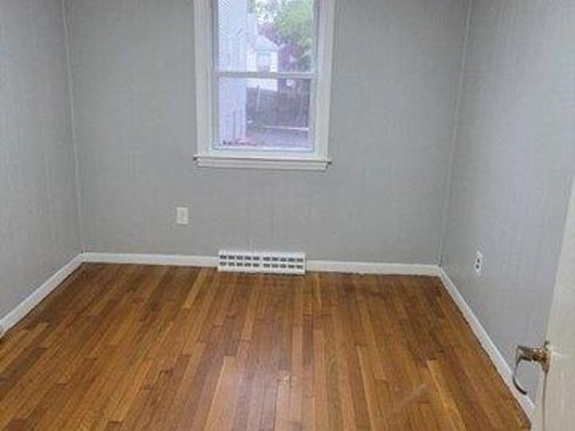 house with 6 bedroom, Brockton MA ES105142589