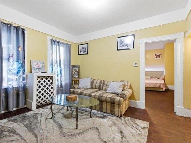 house with 6 bedroom, Brockton MA ES105105570